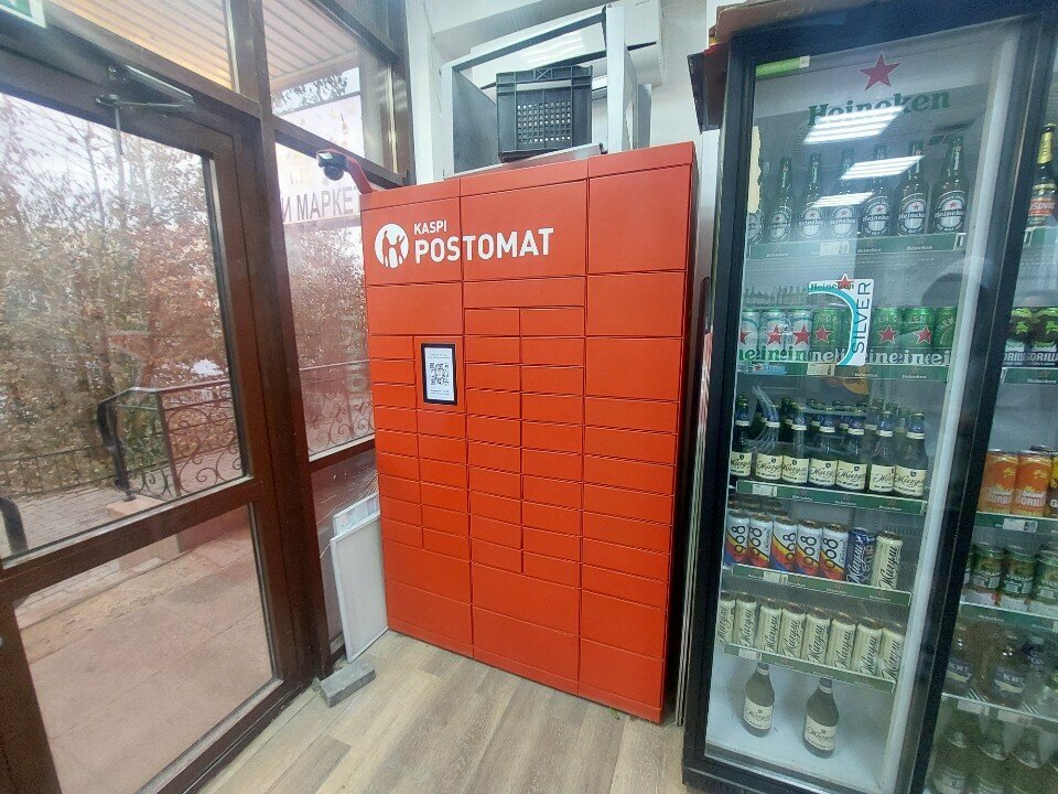 Parsel otomatı Kaspi Postomat, Astana, foto