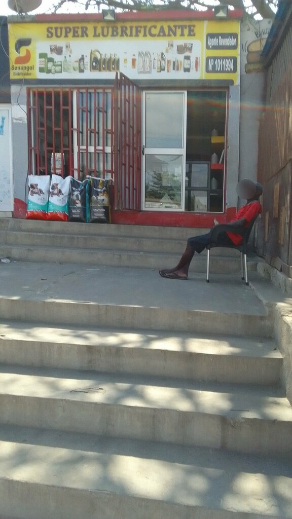 Yağlama ürünleri Sempre lubrificantes, Loanda, foto