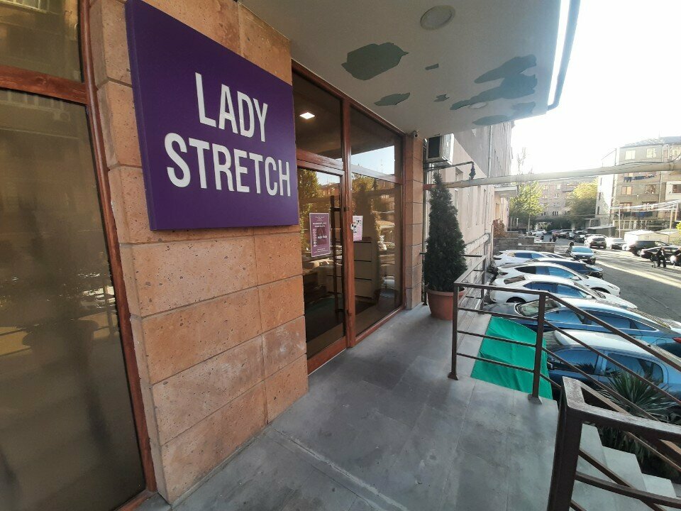 Stretching Lady Stretch, Erivan, foto