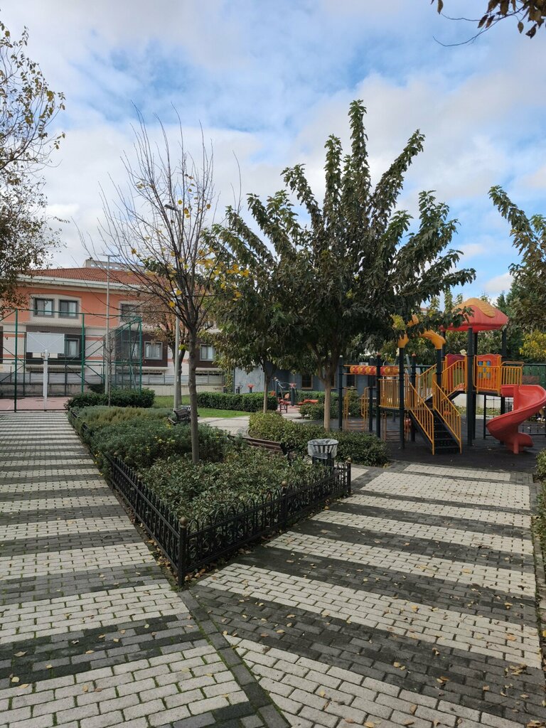 Belediyeler, devlet daireleri Fatih Belediyesi Veledi Karabaş Çok Amaçlı Salon ve Eğitim Birimi, İstanbul, foto