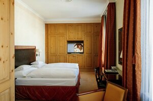 Grand Hotel Kronenhof (Via Maistra 130), otel