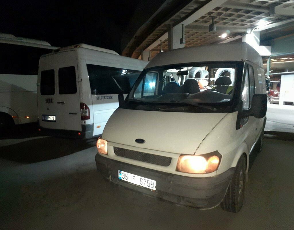 Jant ve lastikçiler Dost Oto Lastik & Yol Yardım, İzmir, foto