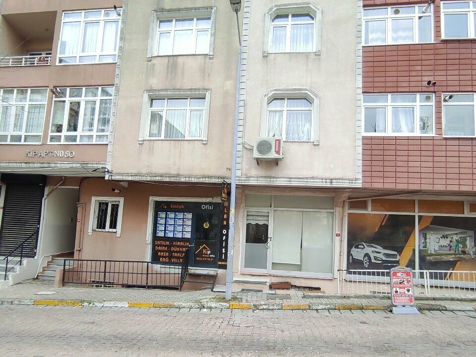 Emlak ofisi Kip Emlak Ofisi, İstanbul, foto