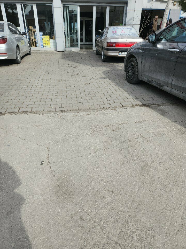 Otomobil yedek parçaları Seçkinler Isuzu & Mitsubishi, Ankara, foto