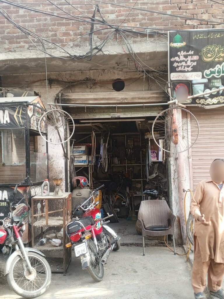 Bisiklet tamircileri Goshi Cycle Works, Lahor, foto