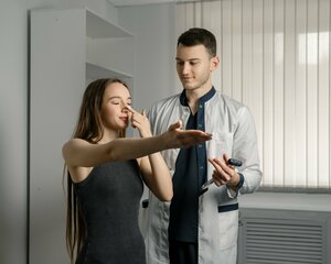 Центр восстановительной медицины (Pionerskaya ulitsa No:118, Khanty-Mansiysk), tıp merkezleri ve klinikler  Hantı‑Mansi'den