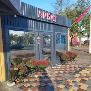 Арбат (Pervomayskaya ulitsa No:1), kafe  Mikaşeviçi'den