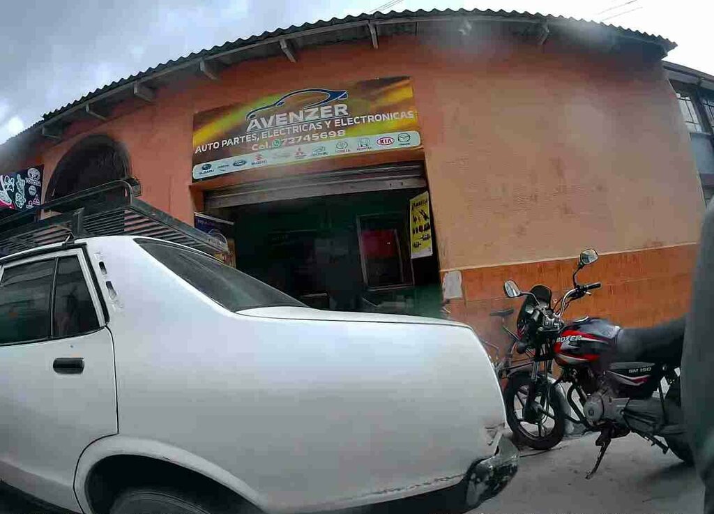 Motosiklet yedek parçaları Avenzer, Cochabamba, foto