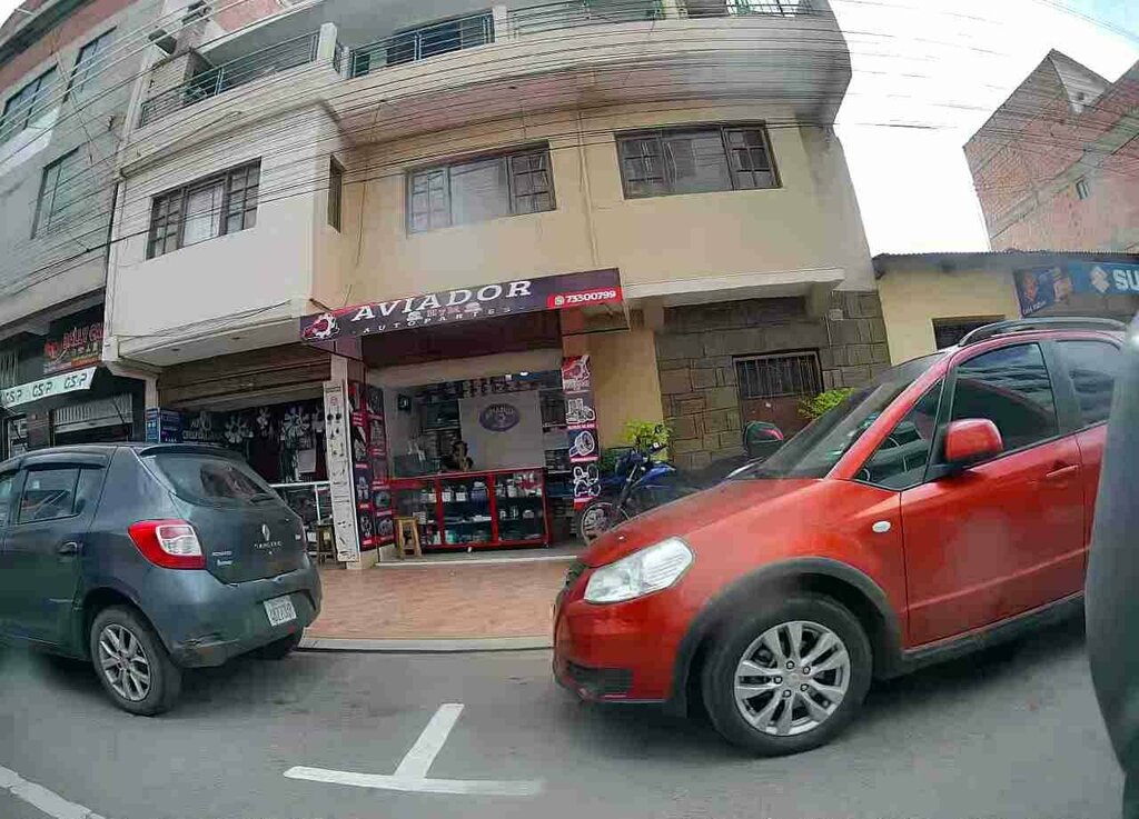 Motosiklet yedek parçaları Aviador HyM Autopartes, Cochabamba, foto