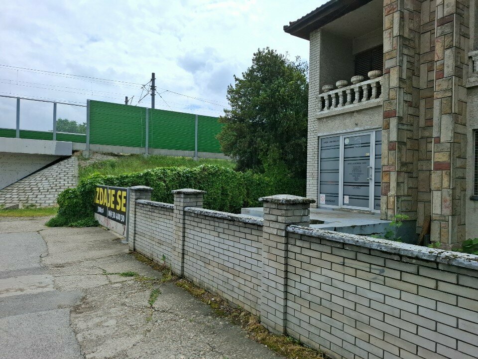 Otomobil yedek parçaları Gazela Komerc, Novi Sad, foto