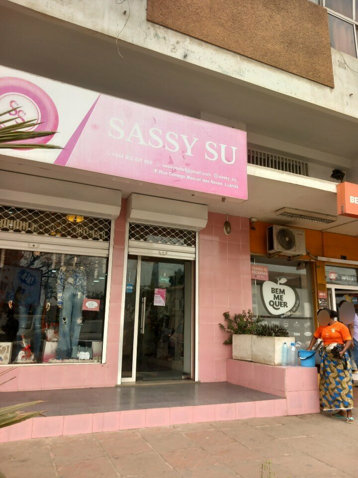 Giyim mağazası Sassy Su, Loanda, foto