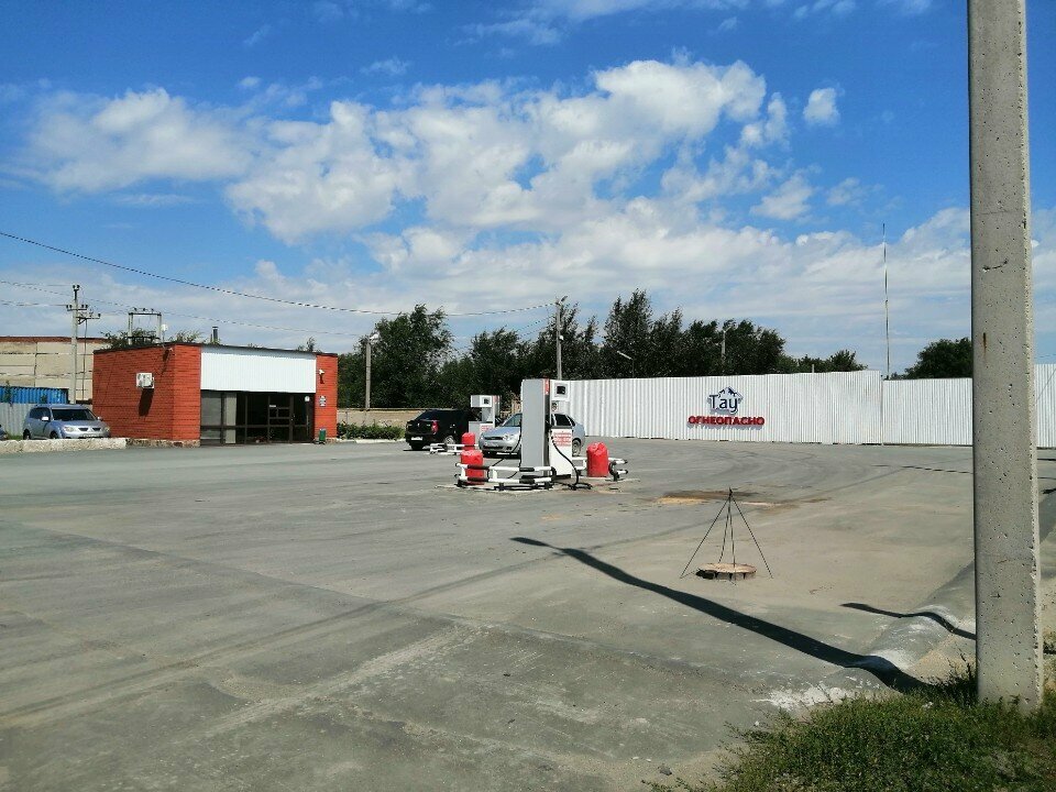 Benzin istasyonu Tay, Orsk, foto
