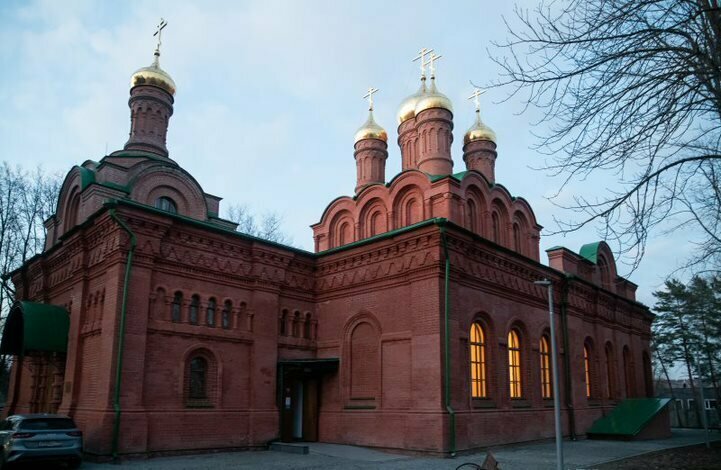 Ortodoks kiliseleri Tserkov Uspeniya Presvyatoy Bogoroditsy V Knyaz-Vladimirskom monastyre, Moskova, foto