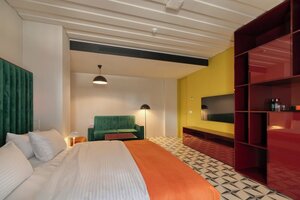 Manifest Restaurant and Hotel Gyumri (Gharsi Highway No:8, Gyumri), otel  Gümrü'den
