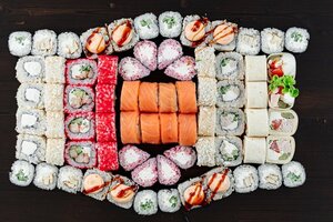 Ешьте с нами! (ulitsa Lenina No:102), suşi restoranı  Karpinsk'ten