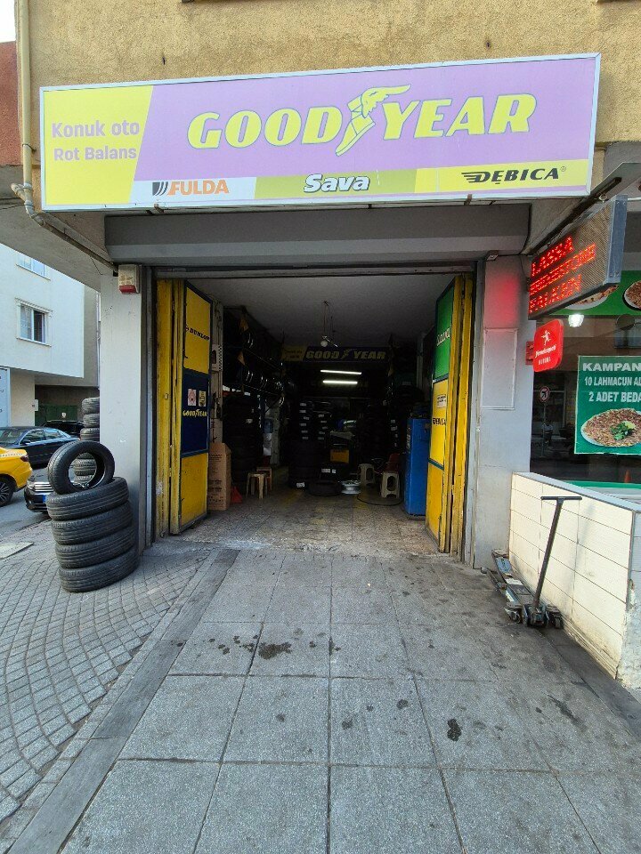 Jant ve lastikçiler Konuk Oto Lastik, İstanbul, foto