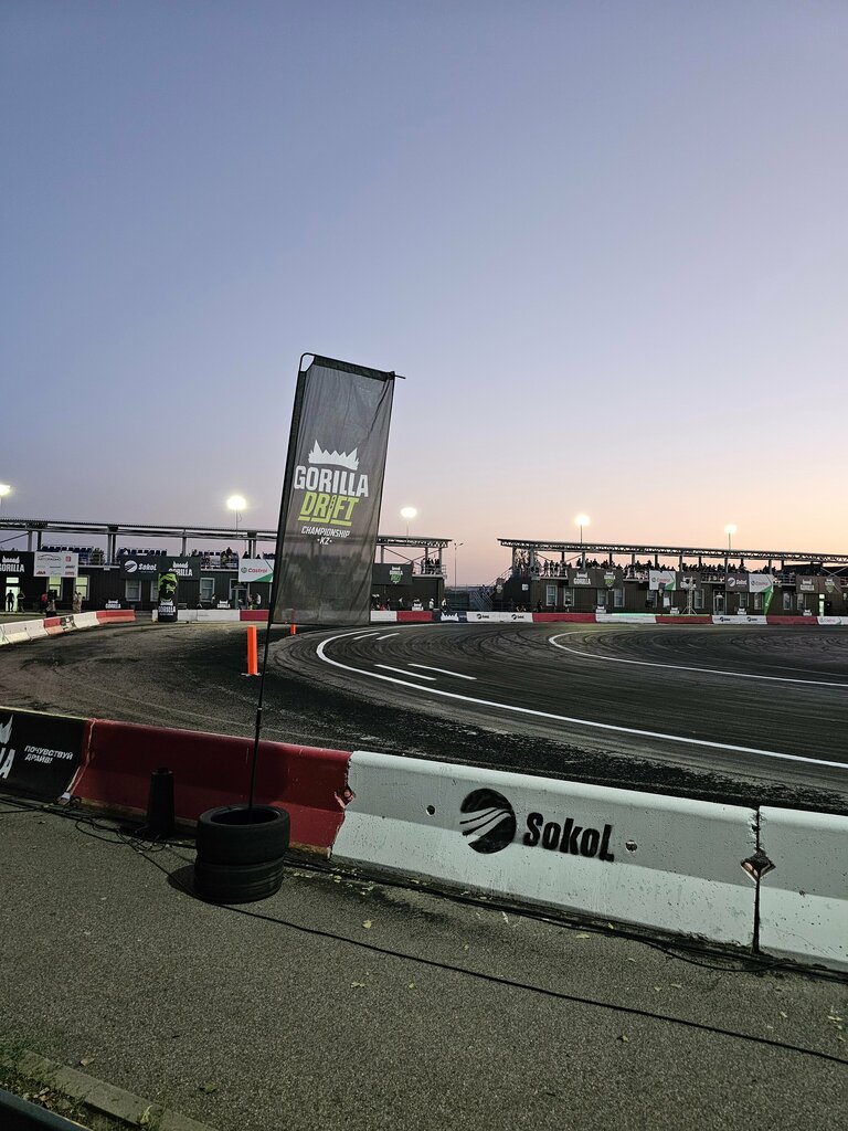 Otomobil pisti The drift track, Almatı eyaleti, foto