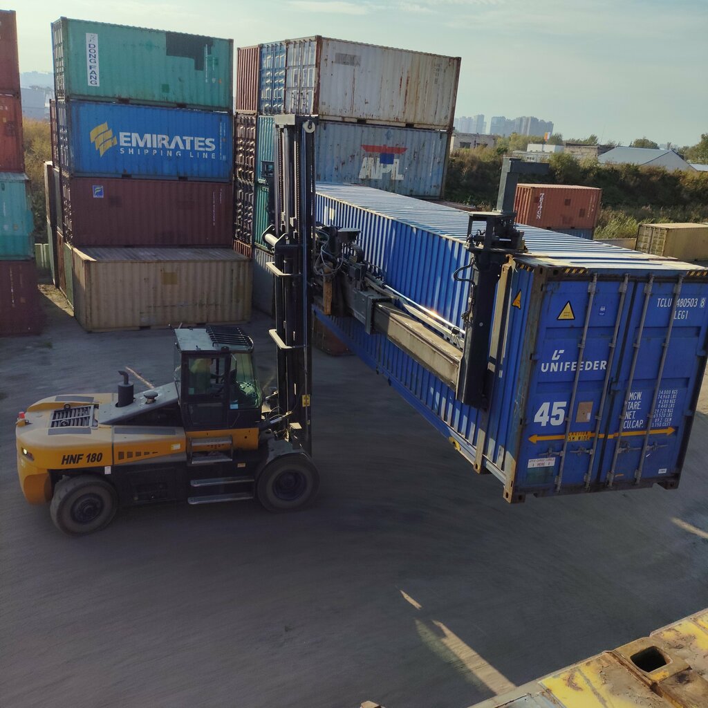 Konteynerler Container terminal Union, Saint‑Petersburg, foto