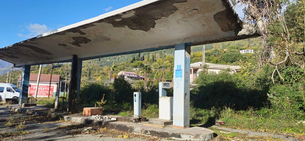 Turistik yerler Руины АЗС с мозаикой, Gagra, foto