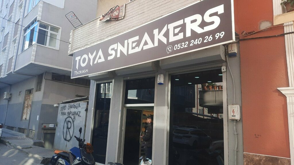 Spor giyim ve ayakkabı Toya Sneakers, İstanbul, foto