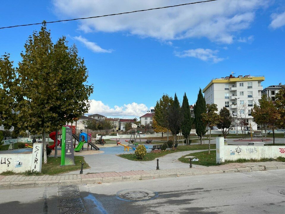 Park, sokak heykeli Şehit Fatih Efiloğlu Parkı, İstanbul, foto
