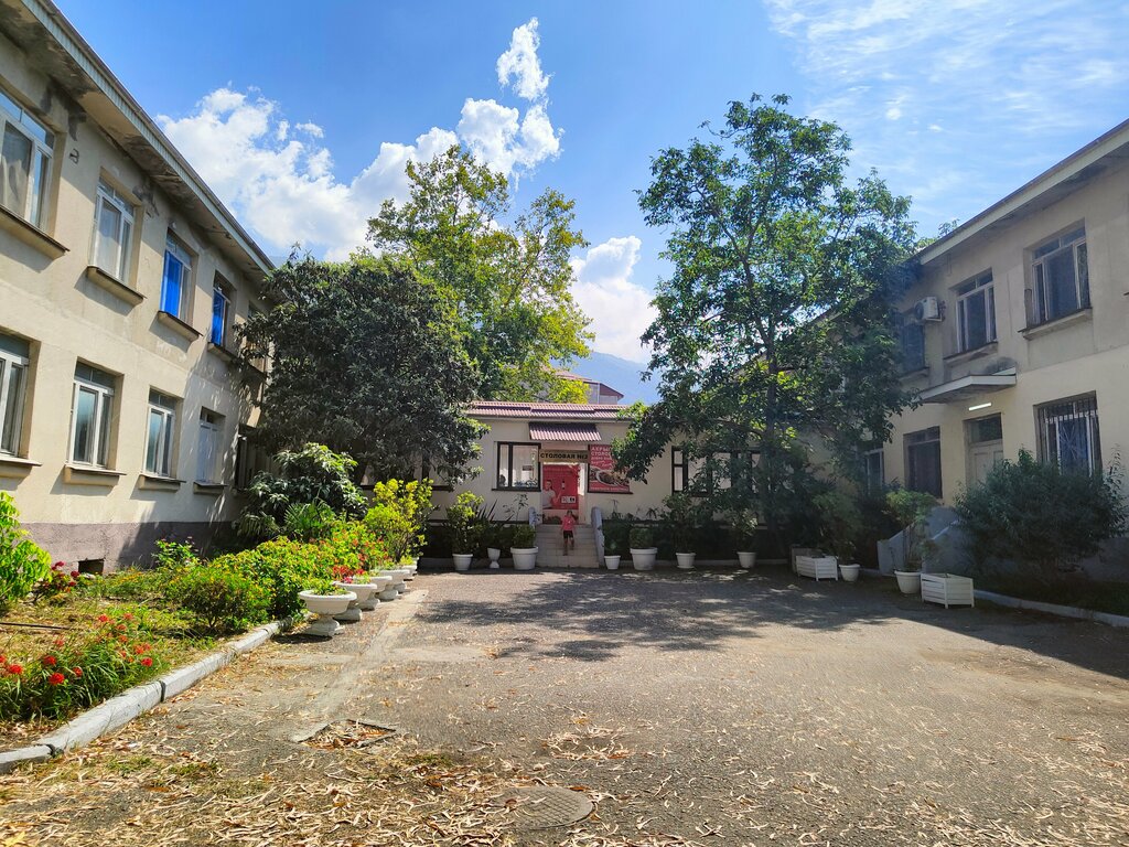 Ortaokul School, Gagra, foto