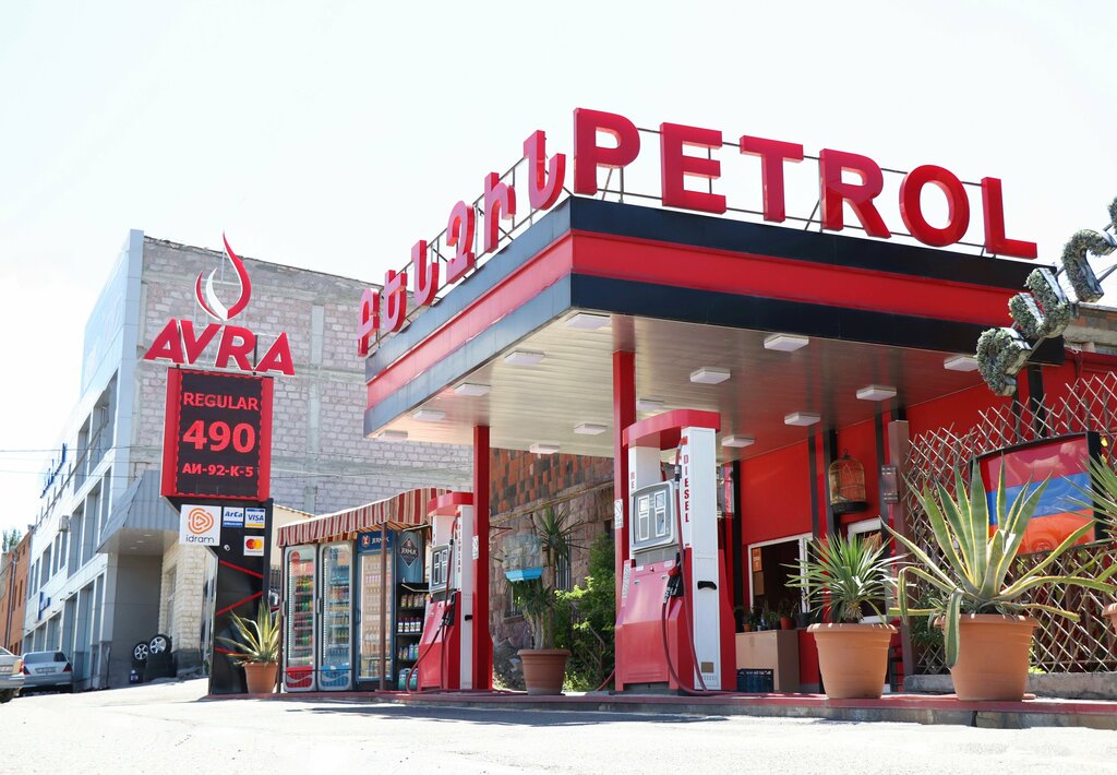 Benzin istasyonu Avra Petrol Isakov, Erivan, foto