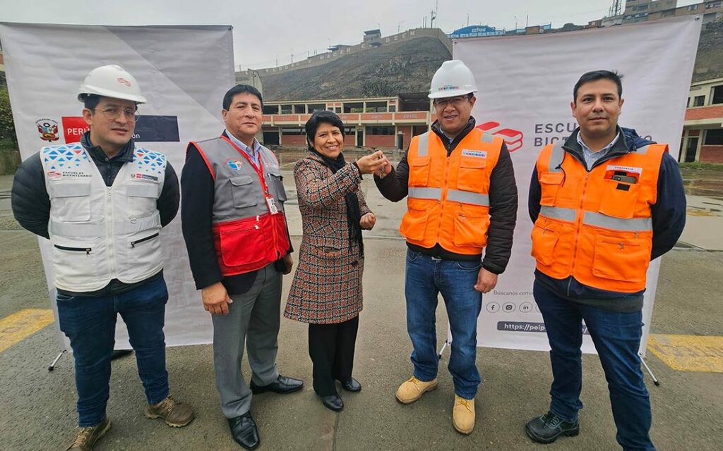 Eğitim merkezleri Proyecto Especial De Inversión Pública Escuelas Bicentenario, Lima, foto