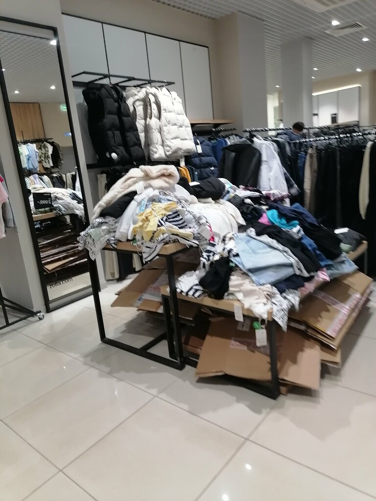 Giyim mağazası Zolla, Nerungri, foto