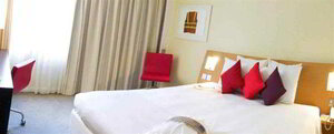 Novotel Poissy Orgeval (Île-de-France, Yvelines, Orgeval, Route de 40 Sous), otel