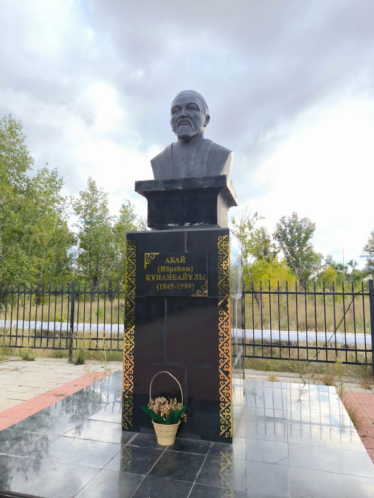 Anıt, heykel Abai Kunanbayev, Kurçatov, foto