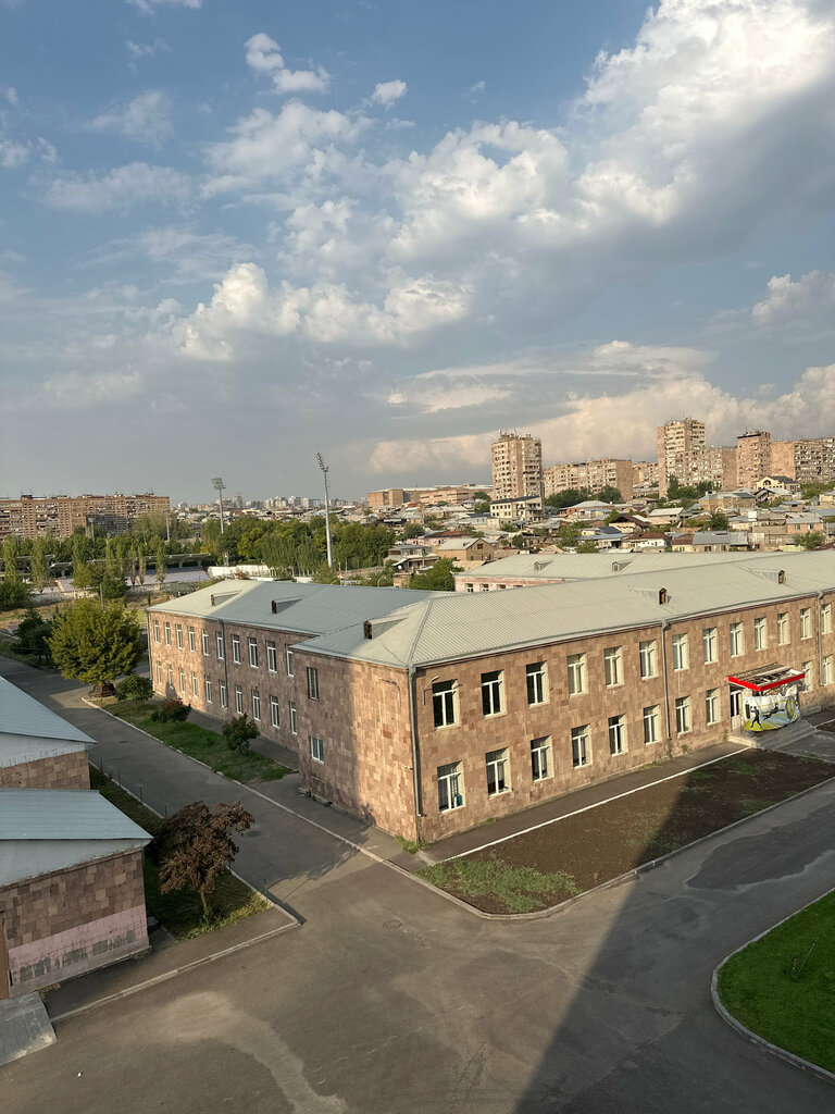 Yüksekokul Yerevan state sports collage of olympic reserve, Erivan, foto
