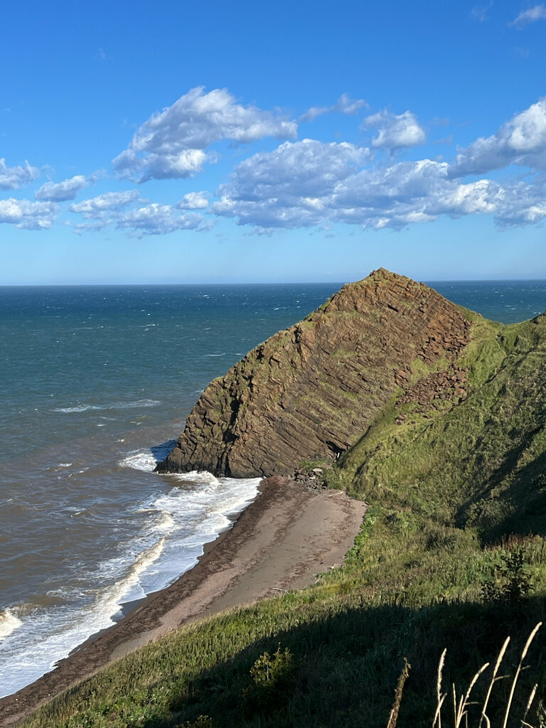 Dağ zirvesi Мыс Жонкиер, Sahalin Bölgesi, foto