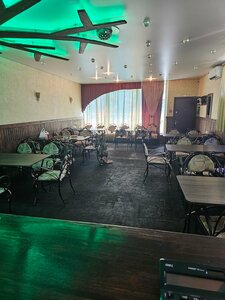 Поляна (Tsentralnaya ulitsa No:85, rabochiy posyolok Krasnaya Yaruga), kafe  Belgorodskaya oblastından