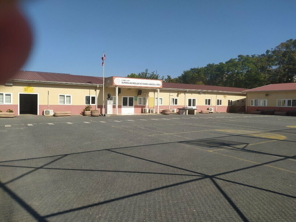Lise Alparslan Mesleki ve Teknik Anadolu Lisesi, İstanbul, foto