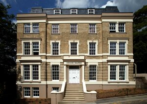 Exchange Buildings by Esa (Upper Hinton Road,Bournemouth,England BH1 2HH,), otel  Bournemouth'tan