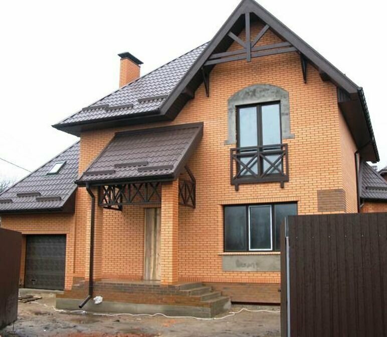 Çatı ve çatı materyalleri MetStroiMark, Moskova, foto