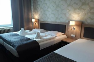 Hotel Rozvoj (Plzeňský kraj, Klatovy, Sídliště Rozvoj), otel  Klatovi'den