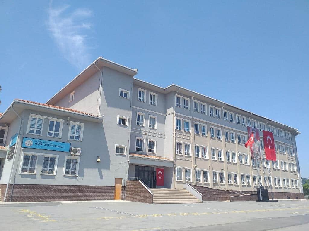 Ortaokul Necip Fazıl Ortaokulu, İstanbul, foto
