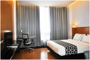 Paseo Premiere Hotel (Calabarzon, Laguna, City of Biñan, SLEX, Exit 36), otel