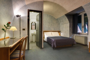 Europa Hotel (Liguria, Genova, Vico delle Monachette, 8), otel  Cenova'dan