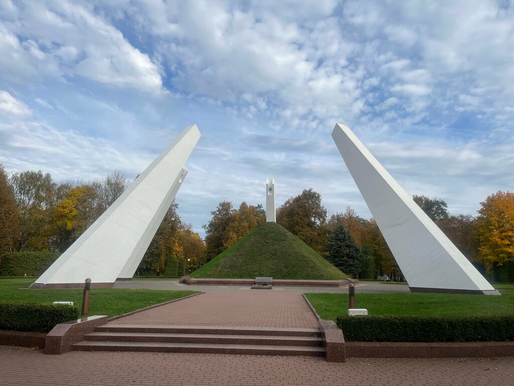 Anıt, heykel Курган Бессмертия, Lida, foto