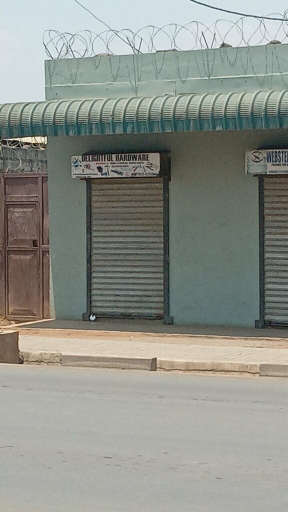Elektrik ve benzinle çalışan aletler Delightful hardware, Lusaka, foto