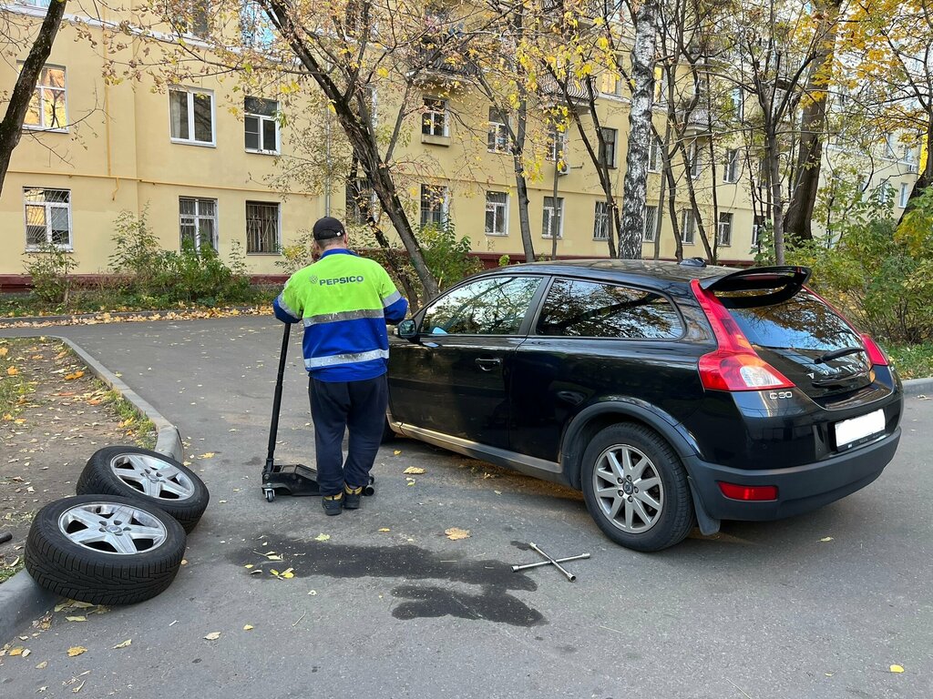 Oto lastik tamiri Tire service, Moskova, foto