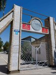 Гимназия (ulitsa Kurbanaly Sabyrov No:1), fen lisesi, sosyal bilimler lisesi  Batken'den