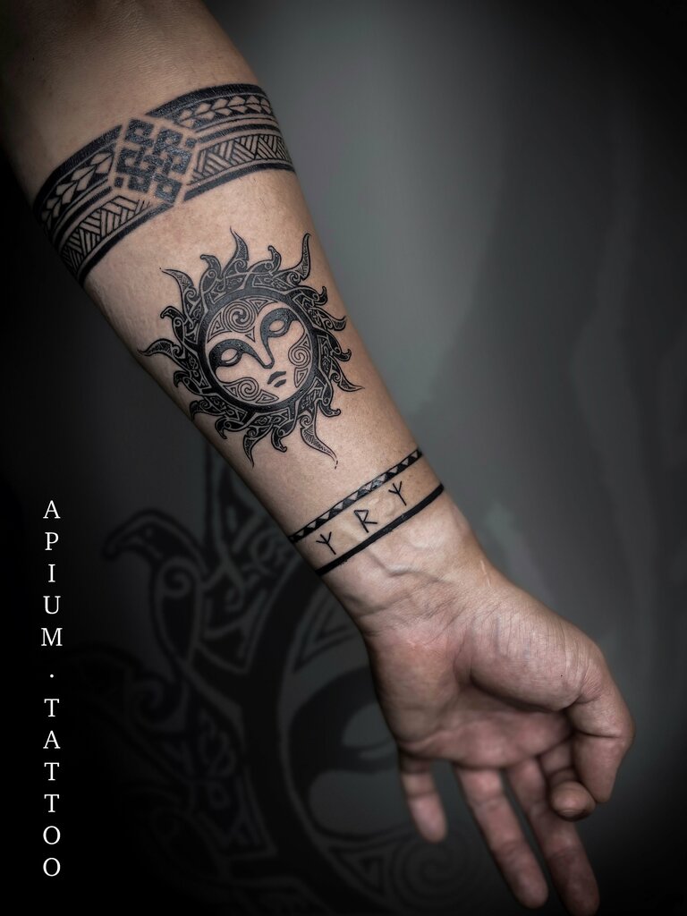 Dövmeciler Apium, Kudrovo, foto