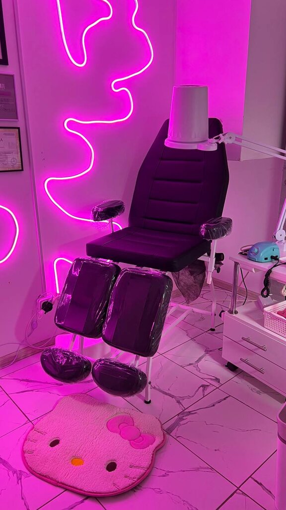 Manikür-pedikür NogtiPilka, Moskova, foto