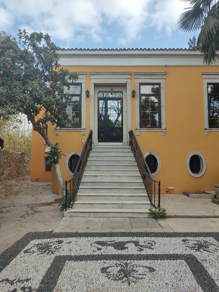 Belediyeler, devlet daireleri Ata Evi, İzmir, foto