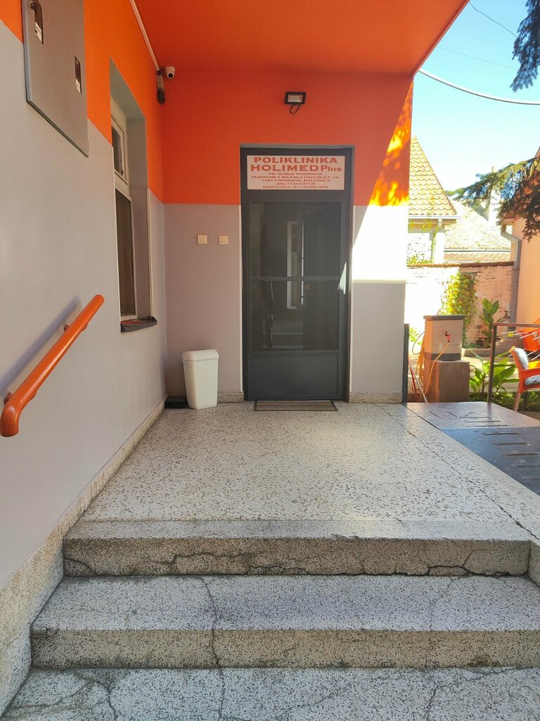 Tıp merkezleri ve klinikler Poliklinika Holimed Plus Batajnica, Belgrad, foto