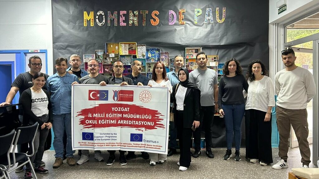 Afet ve acil durum toplanma alanı Şefaatli 3 Nolu Toplanma Alanı - Atatürk Ortaokulu Bahçesi, Şefaatli, foto